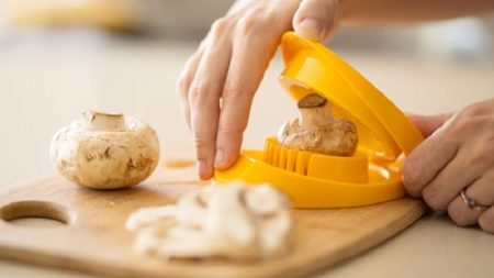 How to Cleanly Slice Hard-Boiled Eggs - East Man Egg